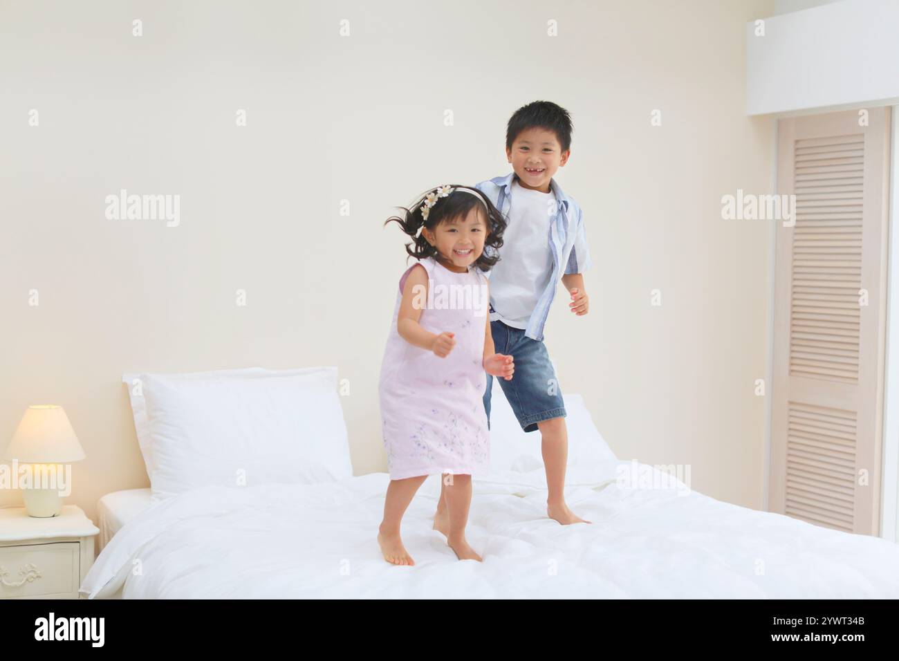 Children frolicking hi-res stock photography and images - Alamy