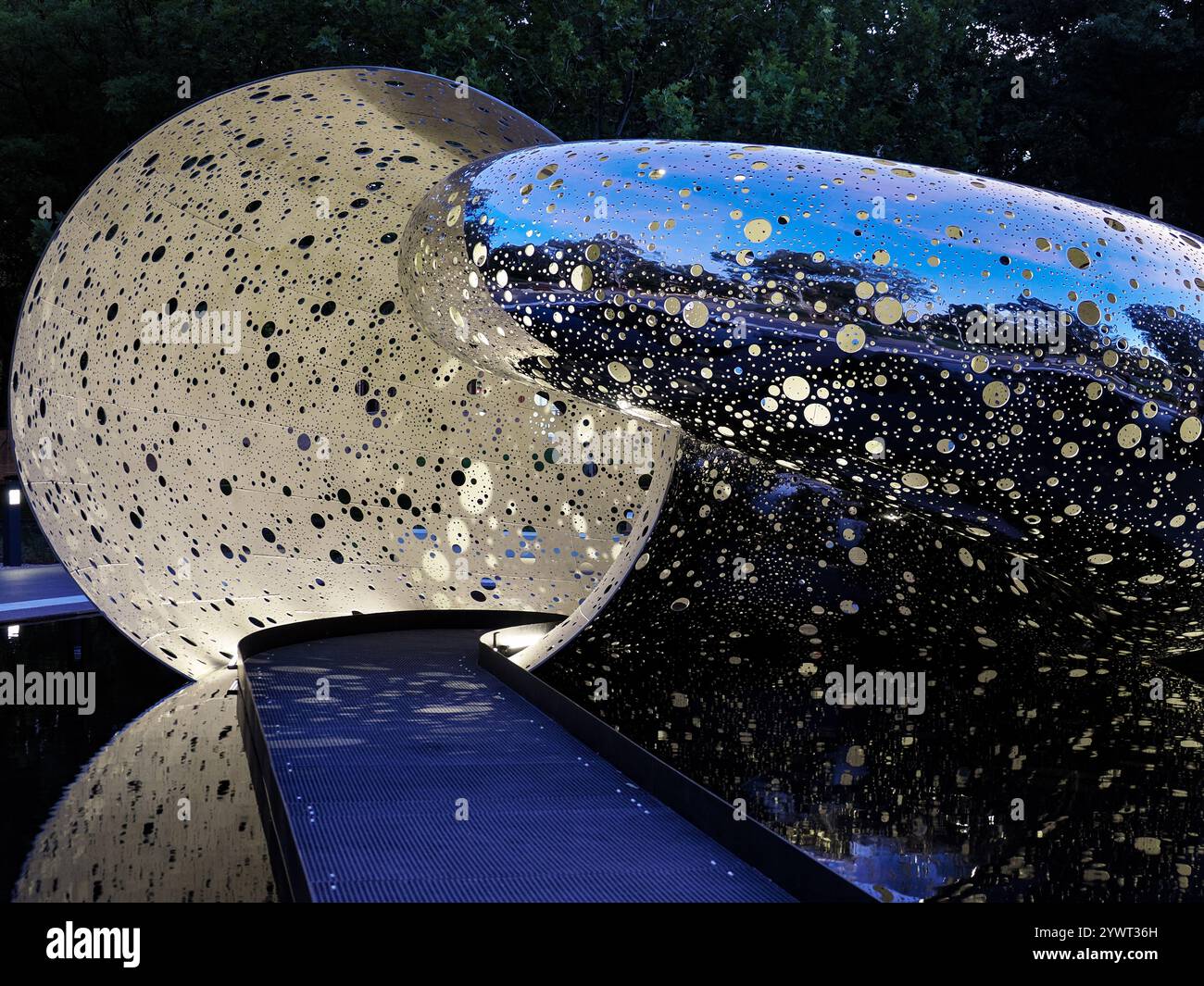 Lindy Lee’s 13-tonne sculpture, Ouroboros, the most expensive work in ...