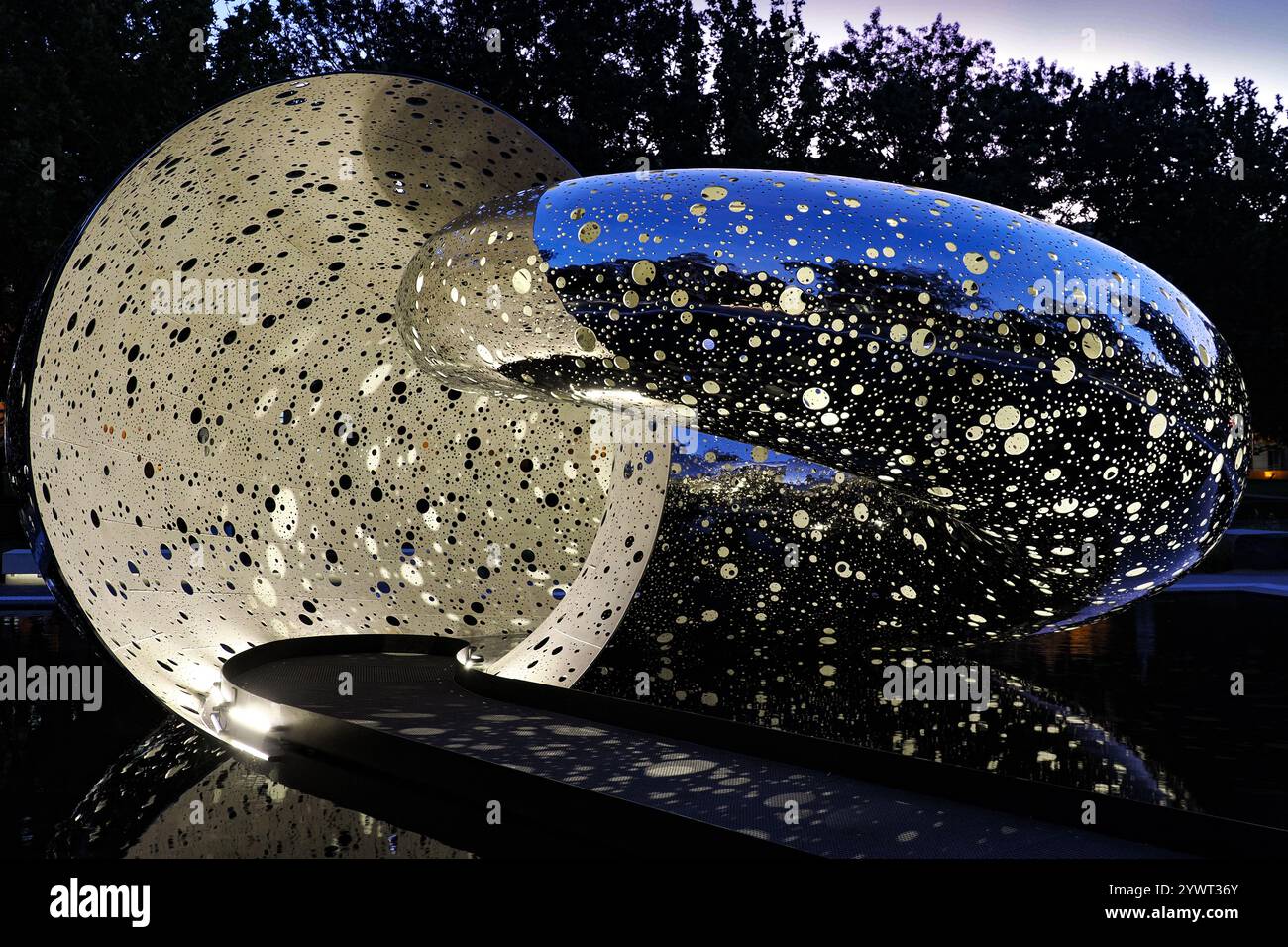 Lindy Lee’s 13-tonne sculpture, Ouroboros, the most expensive work in ...