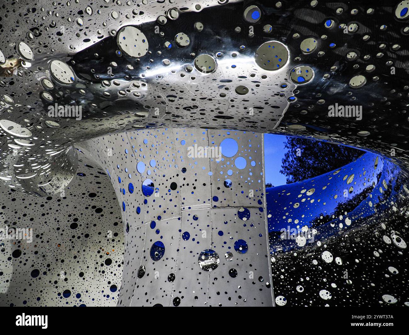 Lindy Lee’s 13-tonne sculpture, Ouroboros, the most expensive work in ...