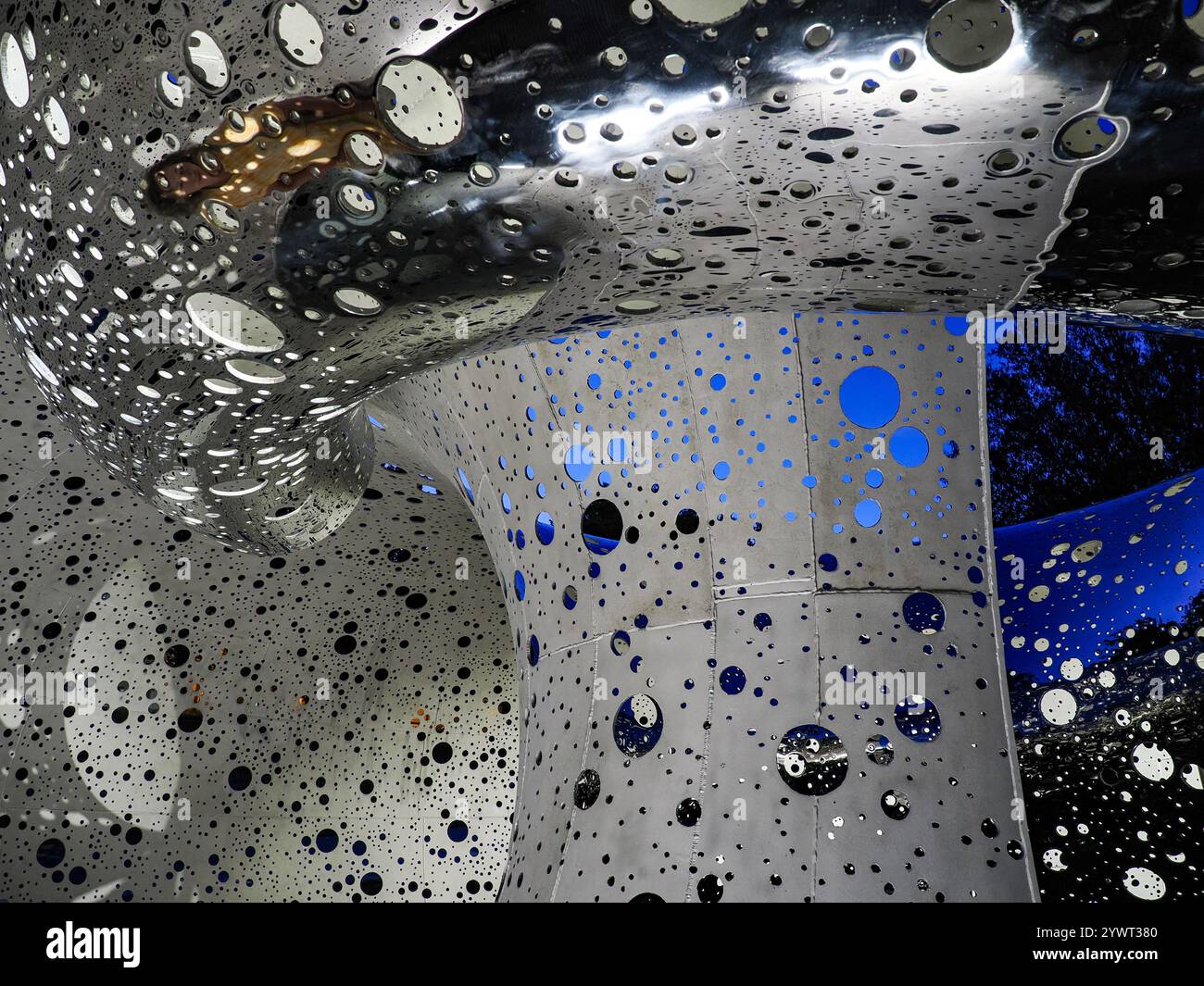 Lindy Lee’s 13-tonne sculpture, Ouroboros, the most expensive work in ...