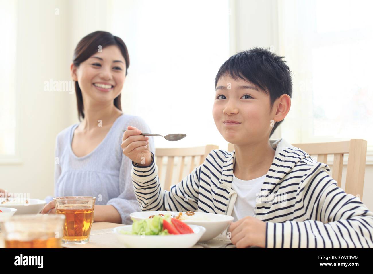 Family eating curry at home hi-res stock photography and images - Alamy