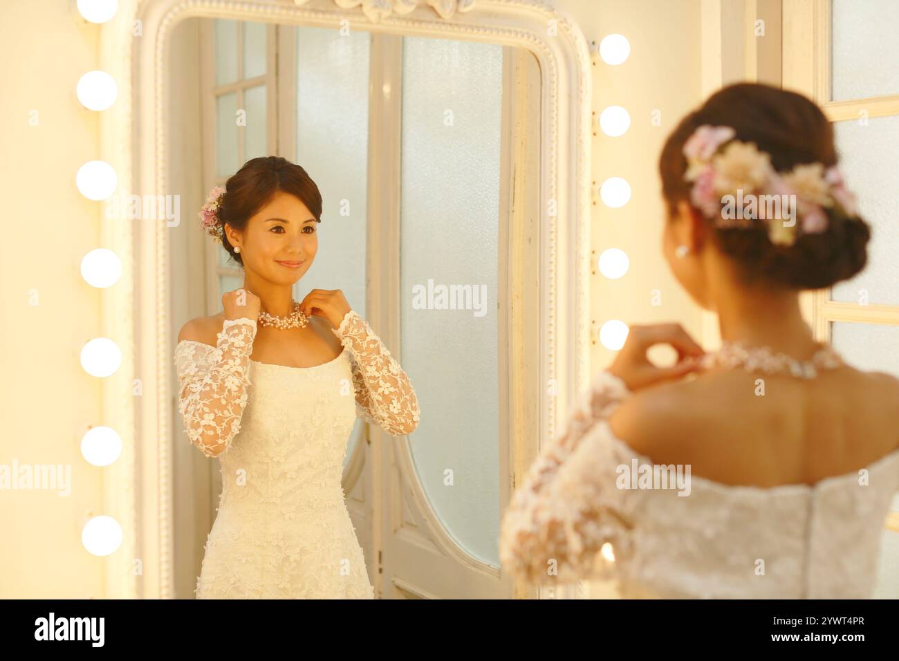 Woman mirror necklace one hi-res stock photography and images - Alamy