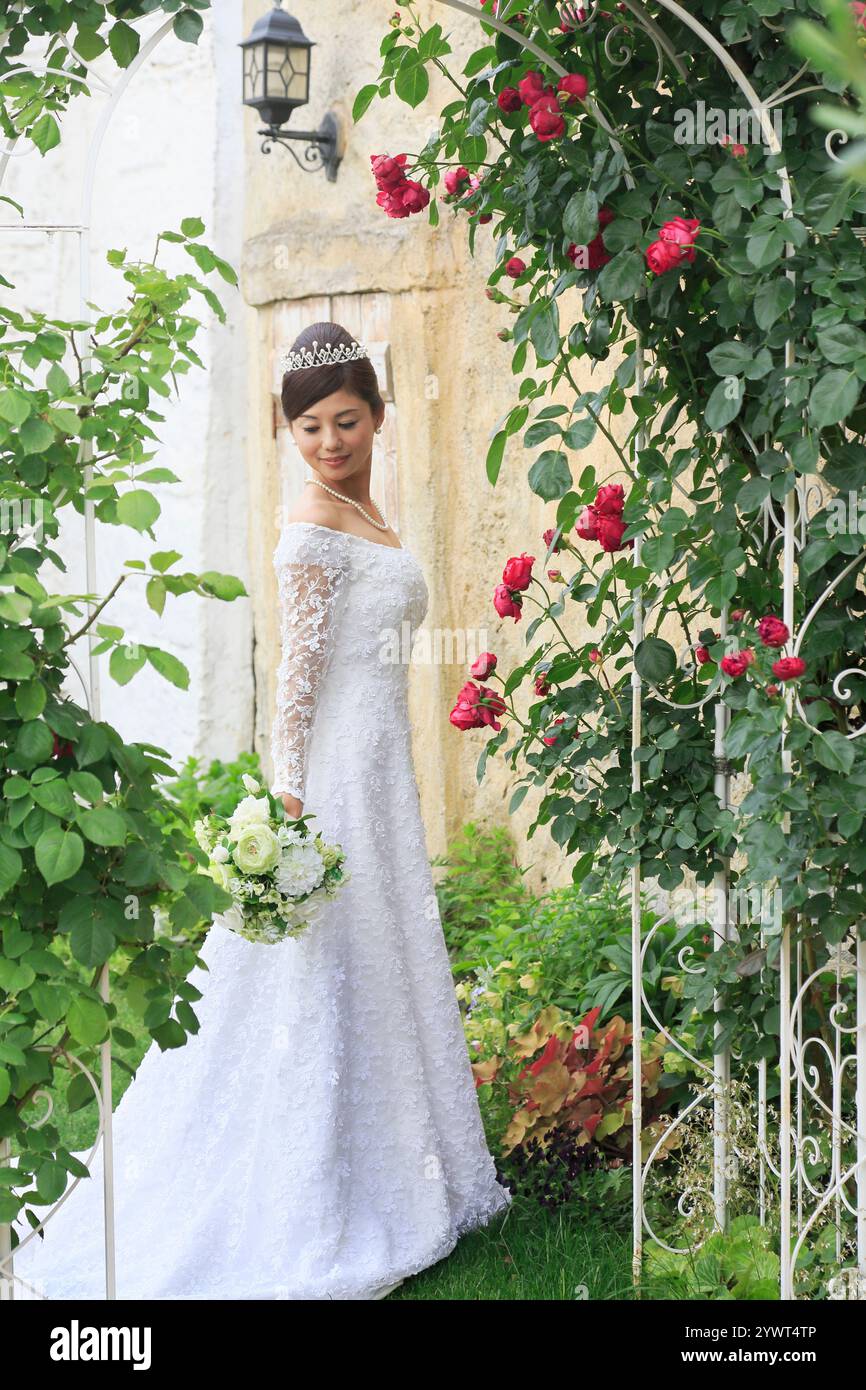 Wedding arch garden hi-res stock photography and images - Alamy