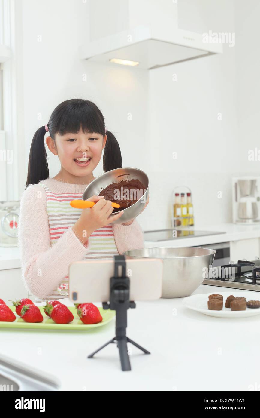 Small you-tubers explaining how to make sweets Stock Photo - Alamy