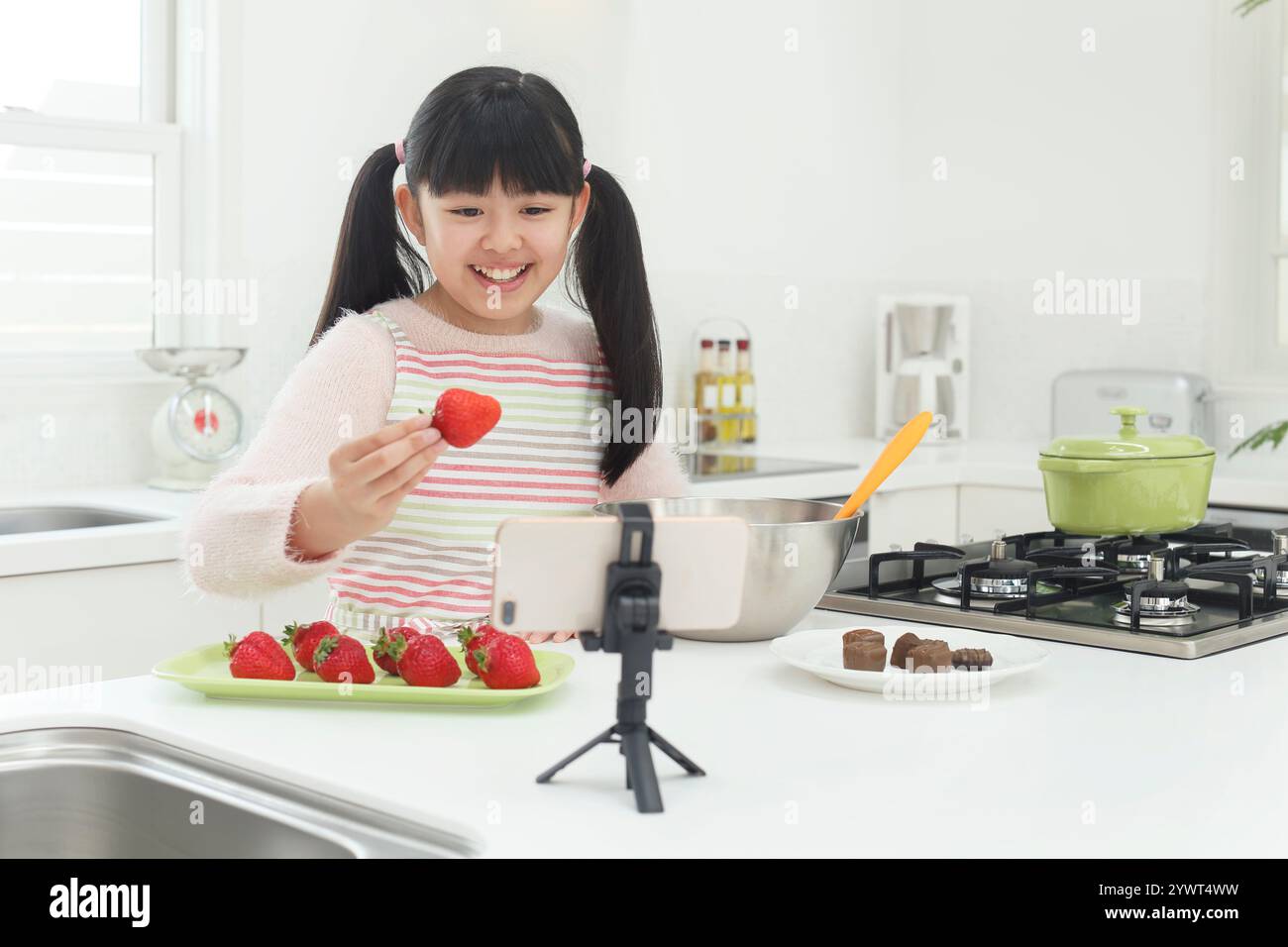 Small you-tubers explaining how to make sweets Stock Photo - Alamy