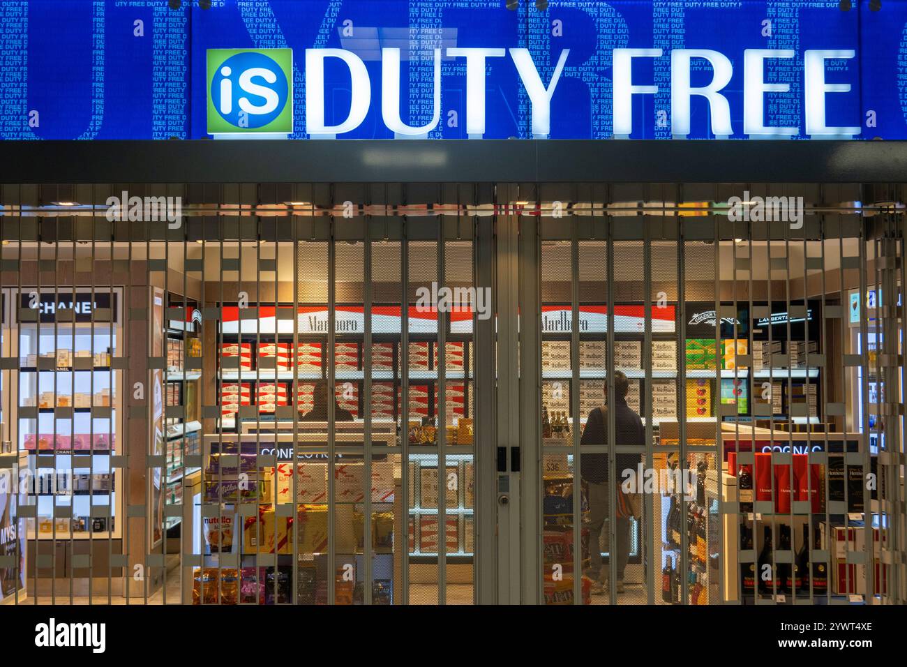 Duty Free closed shop at American Airlines terminal at JFK airport in Queens NYC Stock Photo - Alamy