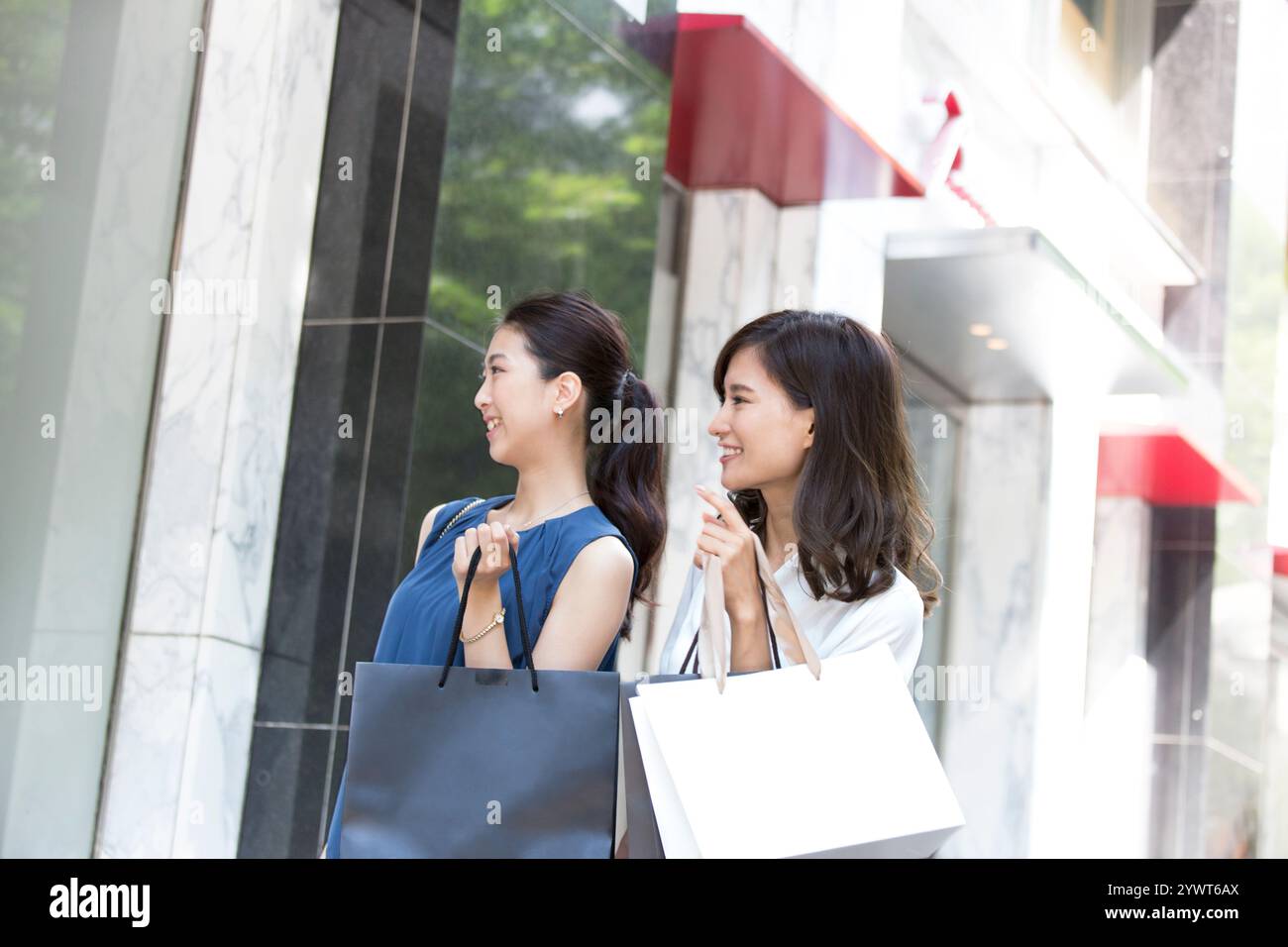 Shopping two people hi-res stock photography and images - Alamy