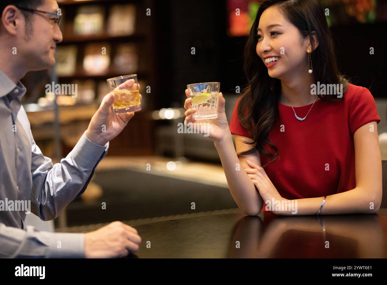 Two men drinking whiskey hi-res stock photography and images - Alamy