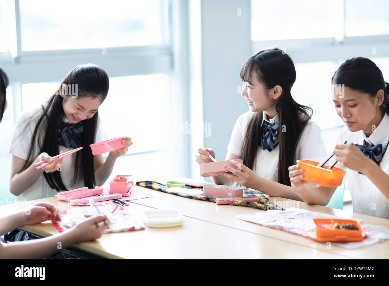 Japanese school students eating hi-res stock photography and images - Alamy