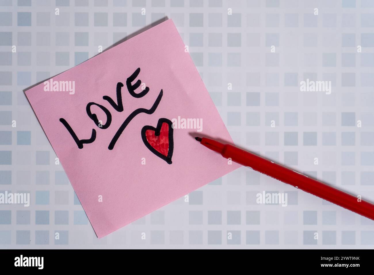 Sticky note with LOVE word handwritten message Stock Photo - Alamy