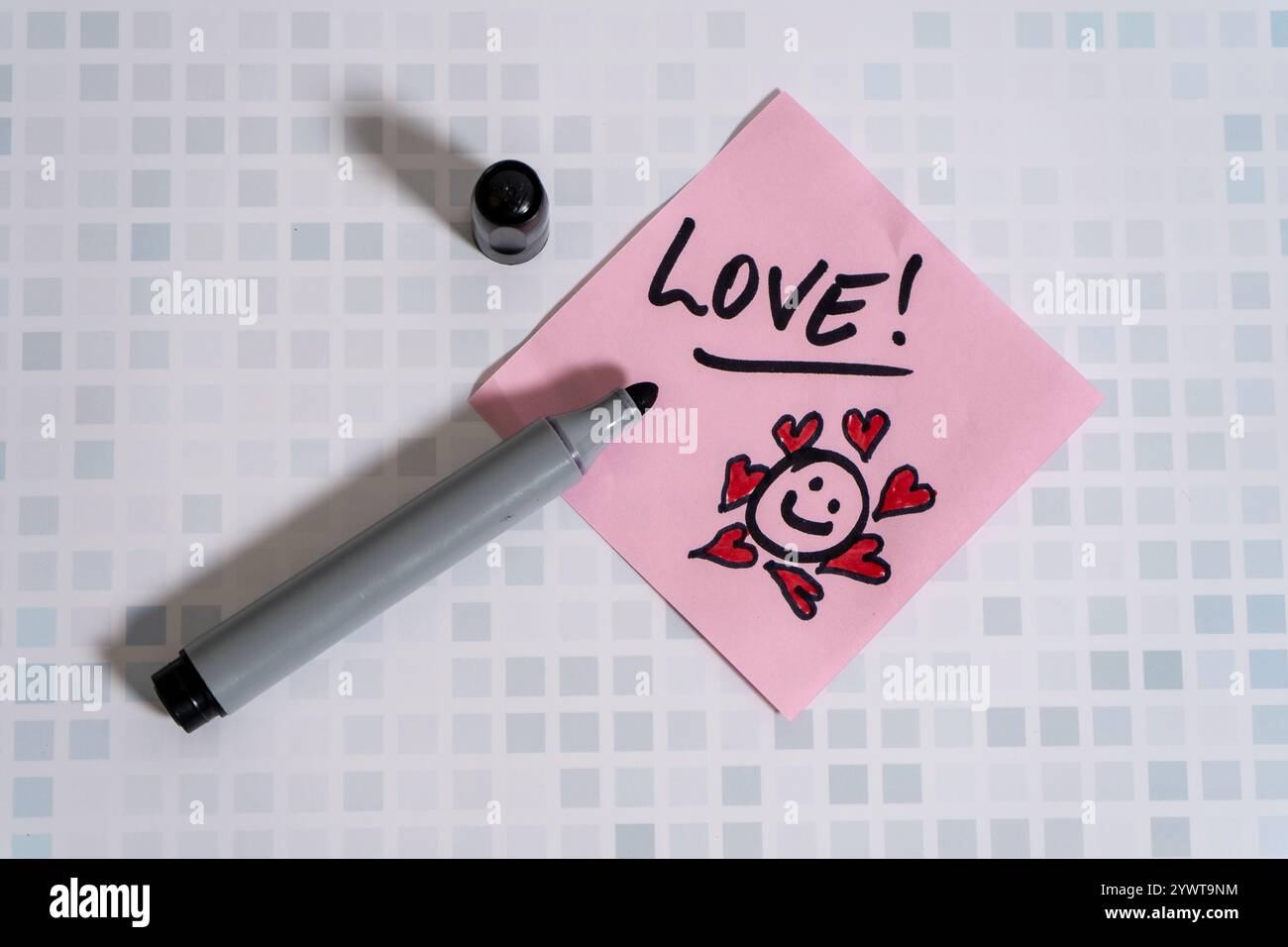 Sticky note with LOVE word handwritten message Stock Photo - Alamy