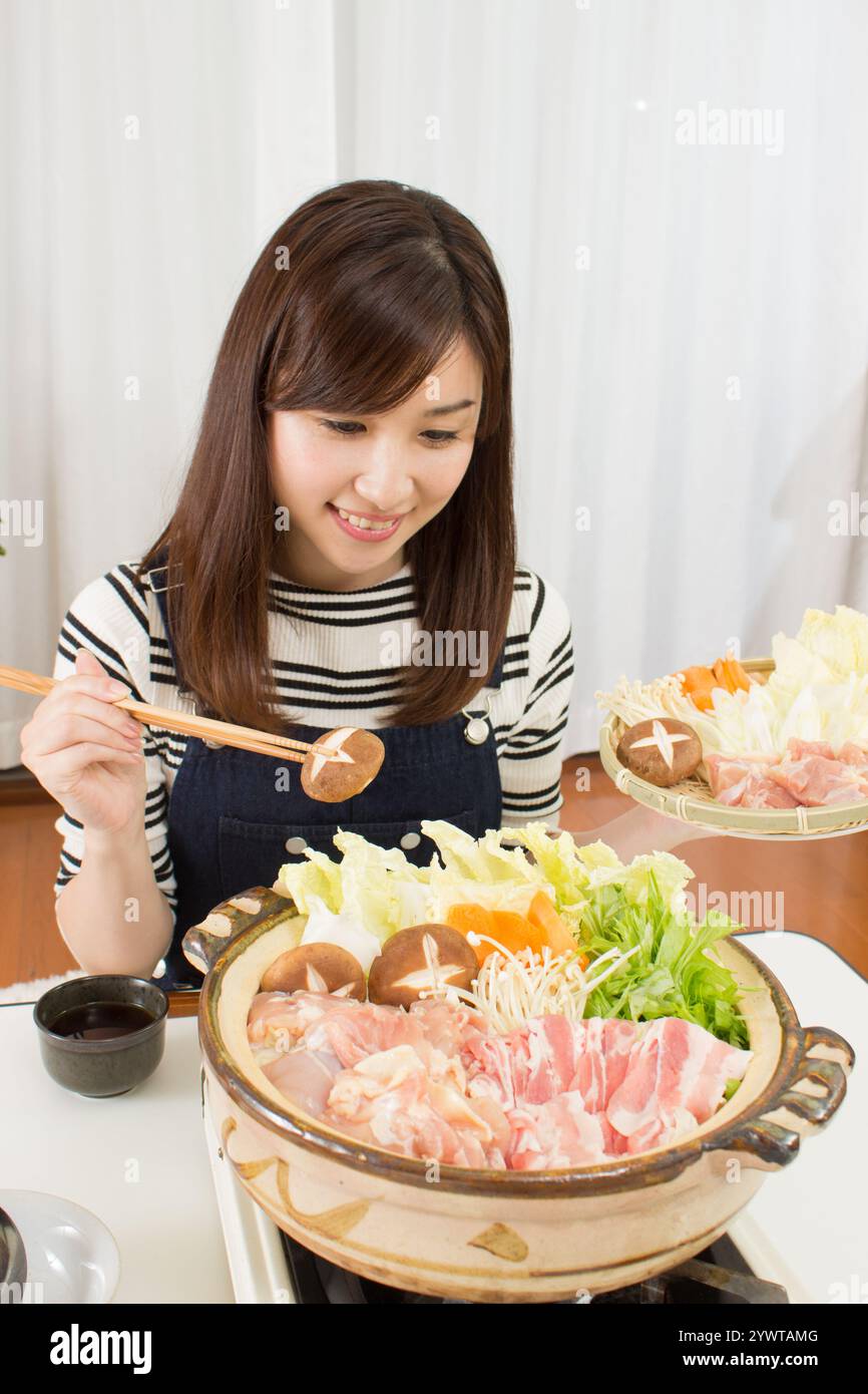 Japanese person eating and drinking hi-res stock photography and images ...