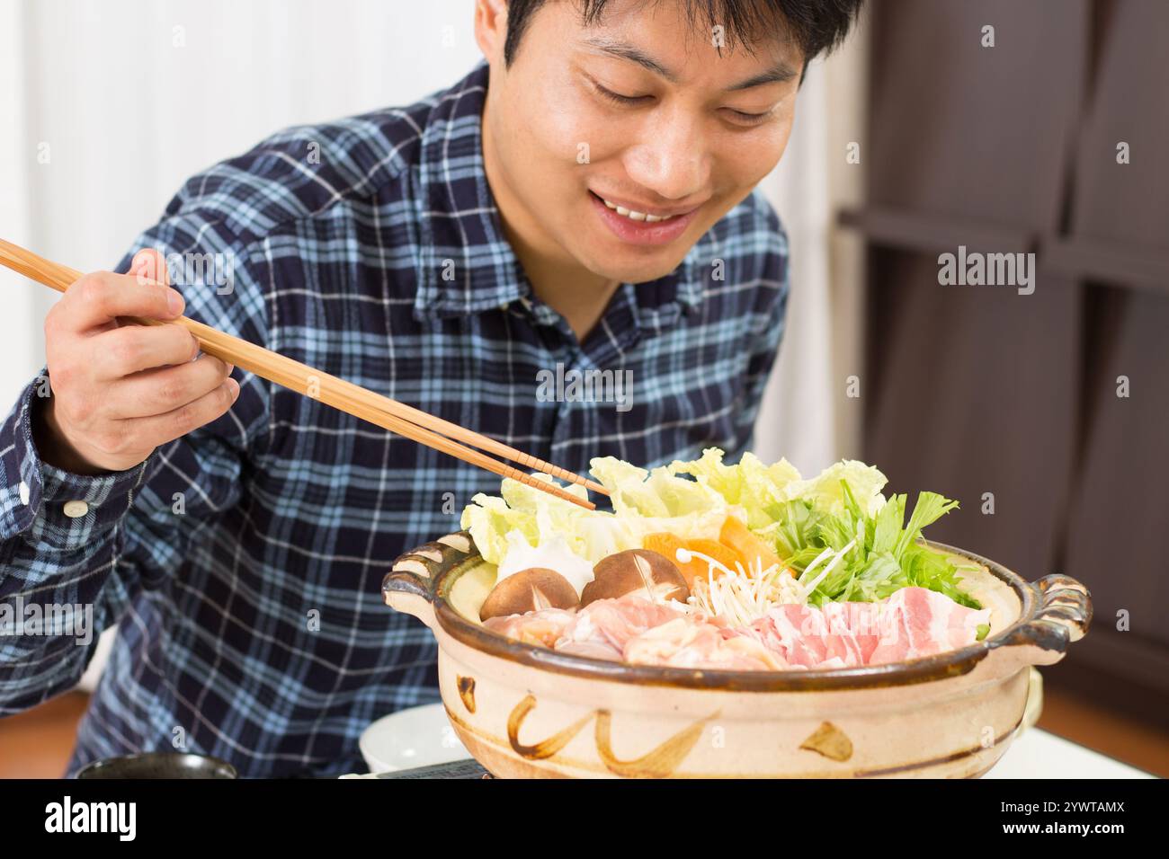 Japanese couple eating a nabe dish Stock Photo - Alamy