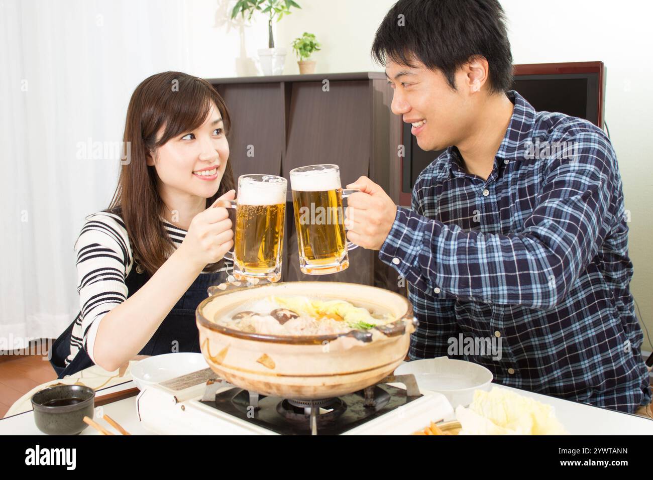 Couple drinking beer eating hi-res stock photography and images - Alamy