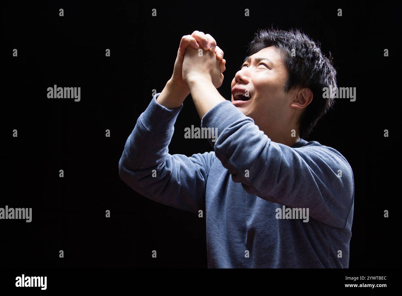 Japanese pray hi-res stock photography and images - Alamy