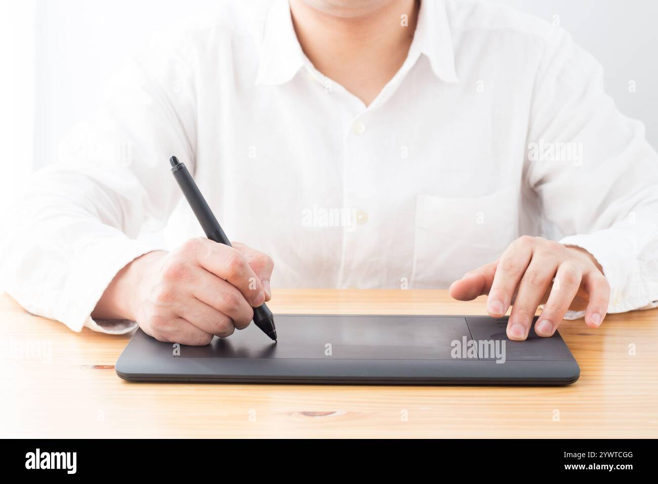 Young with tab hi-res stock photography and images - Alamy