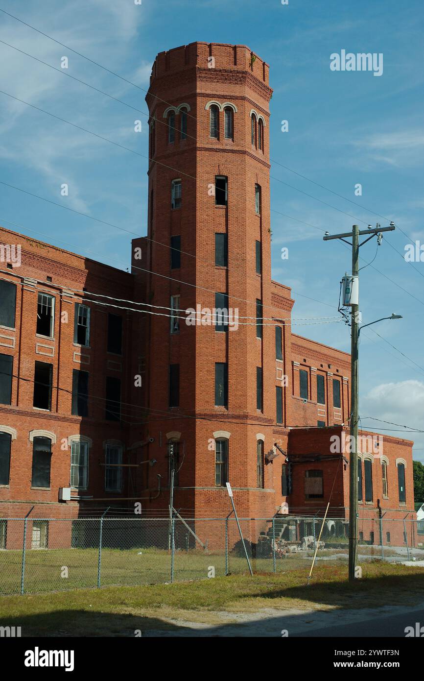 Editorial Use Only December 10, 2024 Tampa, FL, USA. Old closed brick ...