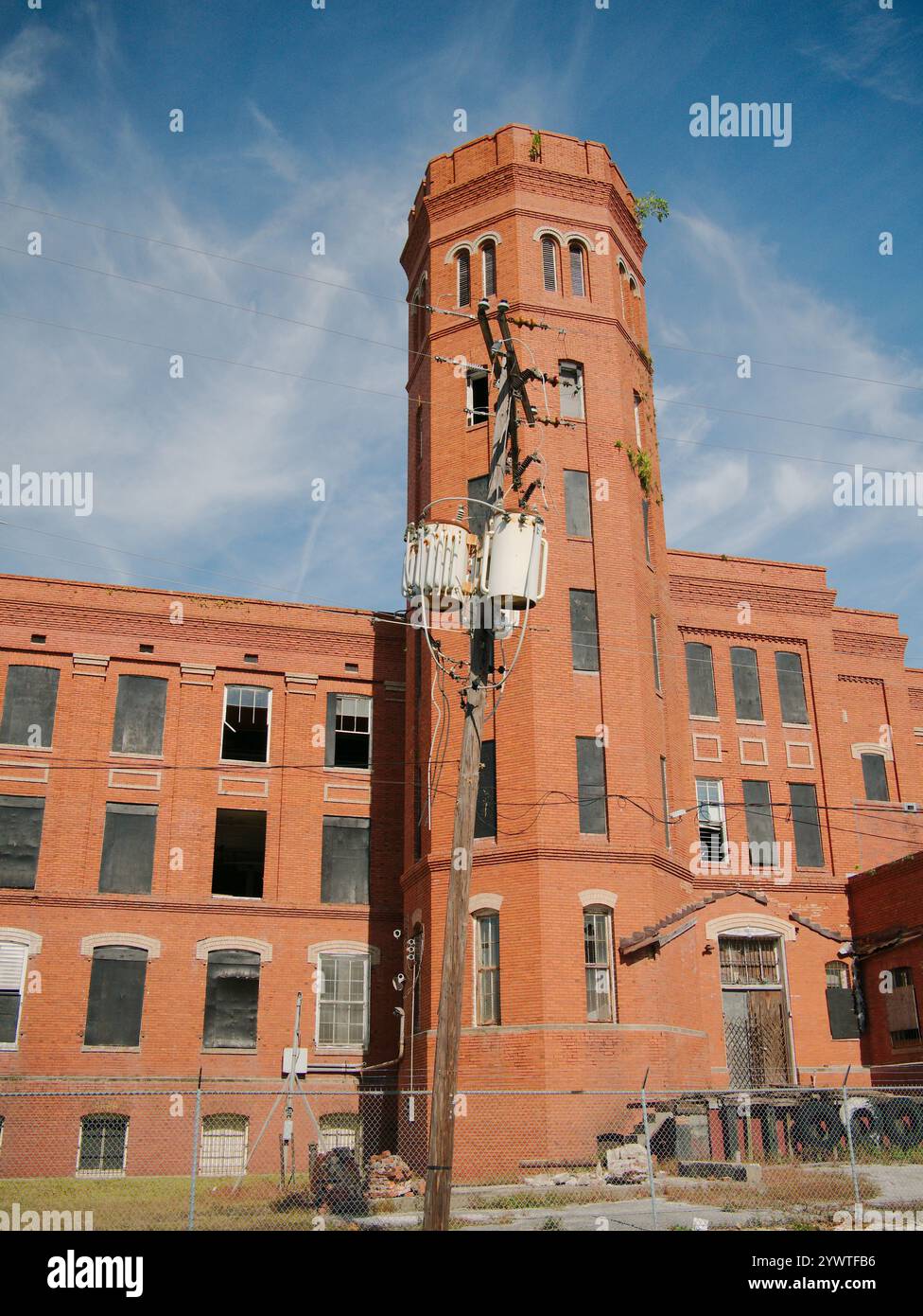 Editorial Use Only December 10, 2024 Tampa, FL, USA. Old closed brick ...