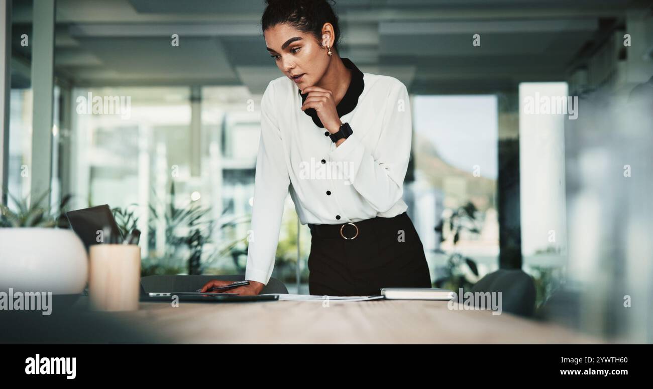 Business woman at computer setup hi-res stock photography and images ...