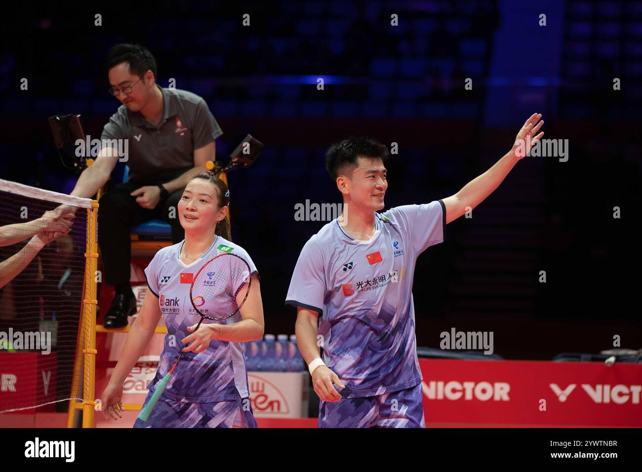 Chinese badminton players Jiang Zhenbang, Wei Yaxin defeat Chinese badminton players Zheng Siwei ...