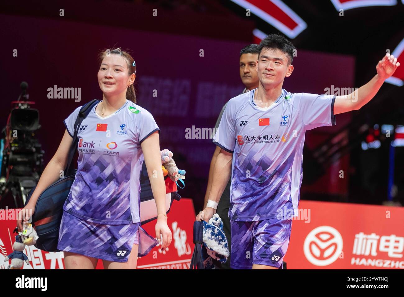 Chinese badminton players Jiang Zhenbang, Wei Yaxin defeat Chinese ...
