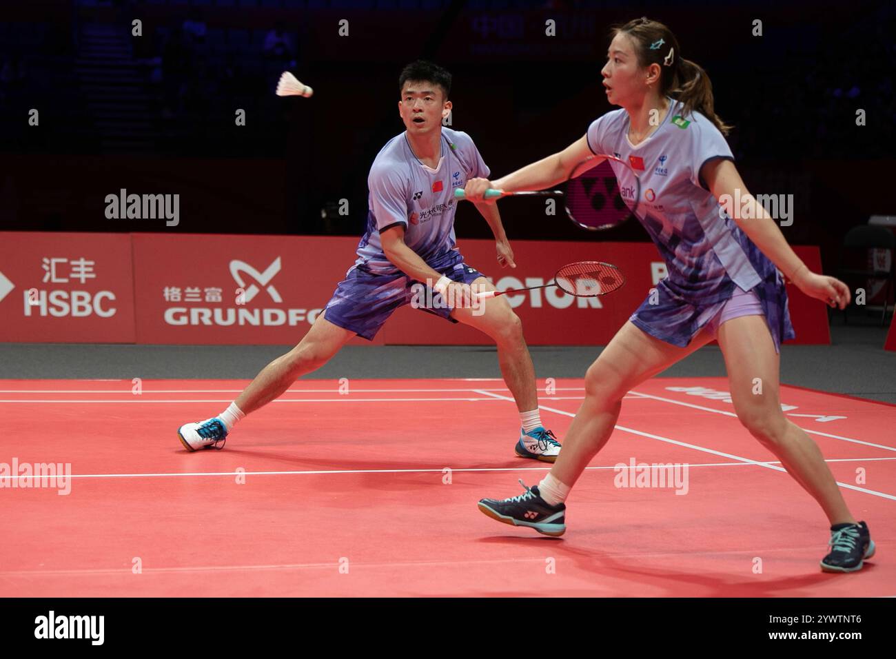 Chinese badminton players Jiang Zhenbang, Wei Yaxin defeat Chinese badminton players Zheng Siwei ...