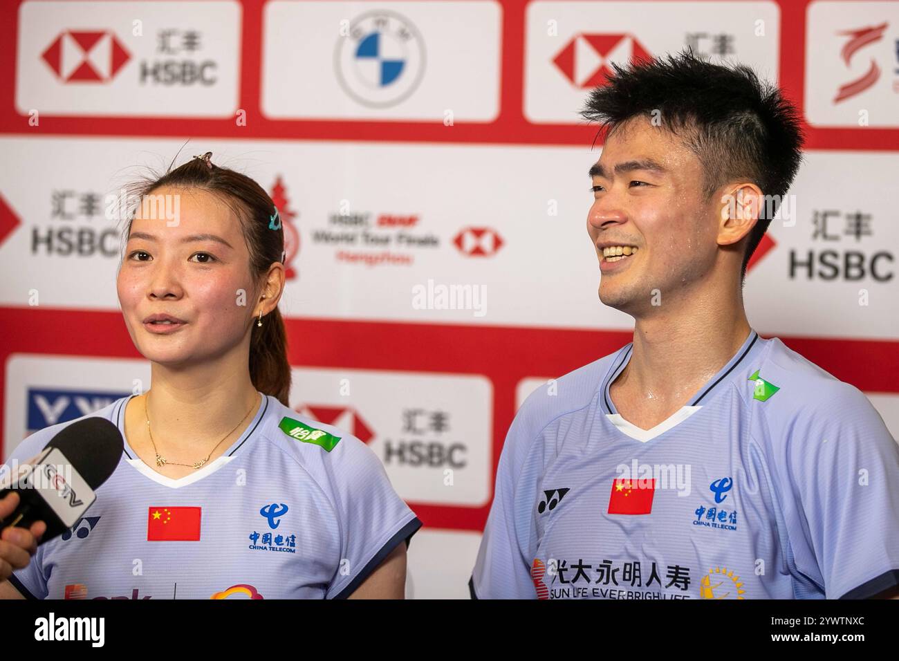 Chinese badminton players Jiang Zhenbang, Wei Yaxin defeat Chinese badminton players Zheng Siwei ...