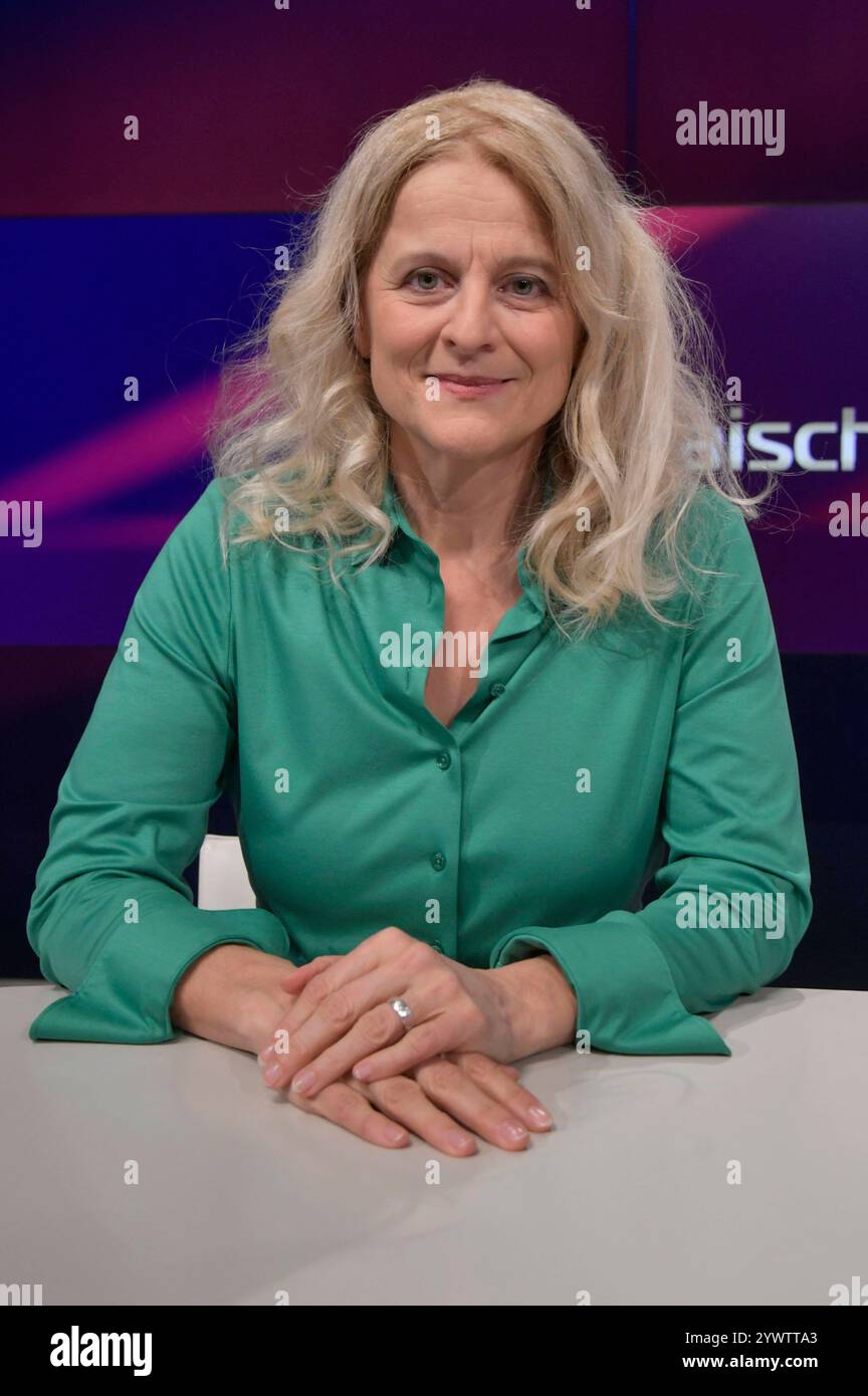 Kristina Dunz in der ARD-Talkshow maischberger im Studio Berlin ...