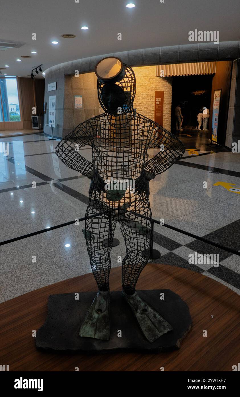 Sculpture of a haenyeo woman diver, Jeju Haenyeo Museum, Sehwa, Jeju ...