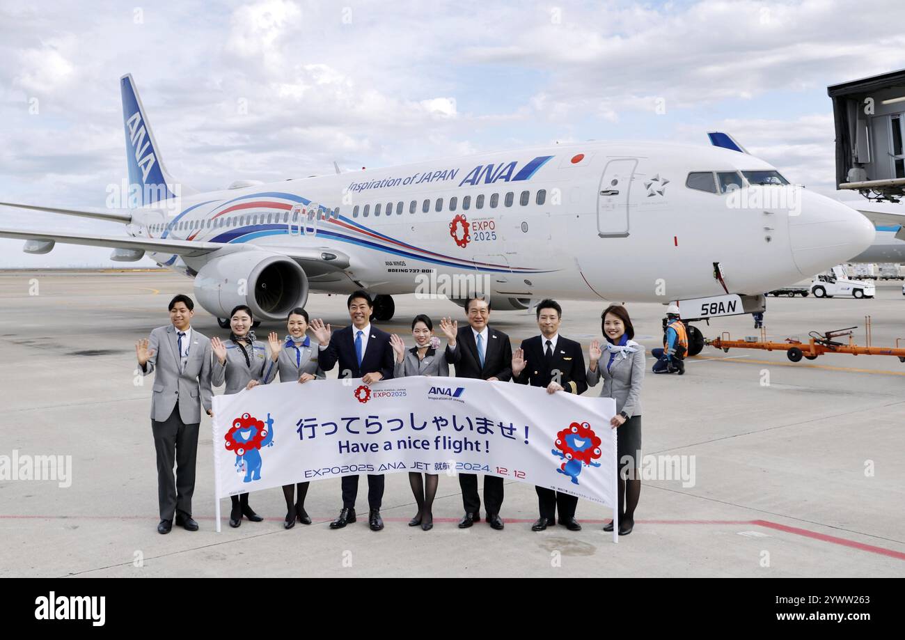 All Nippon Airways Co. President Shinichi Inoue (3rd from R) poses in ...