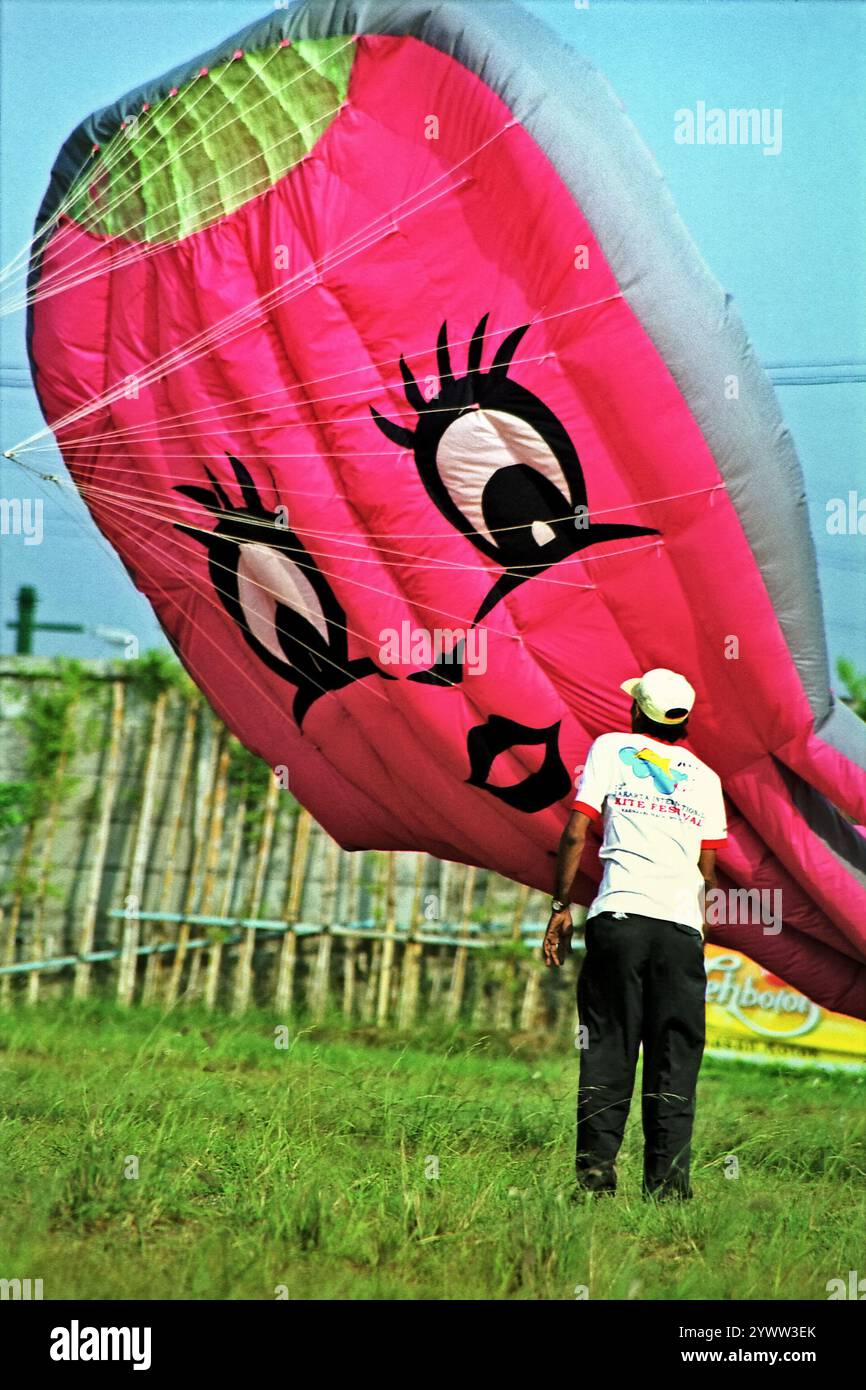 Giant balloon kite hi-res stock photography and images - Alamy