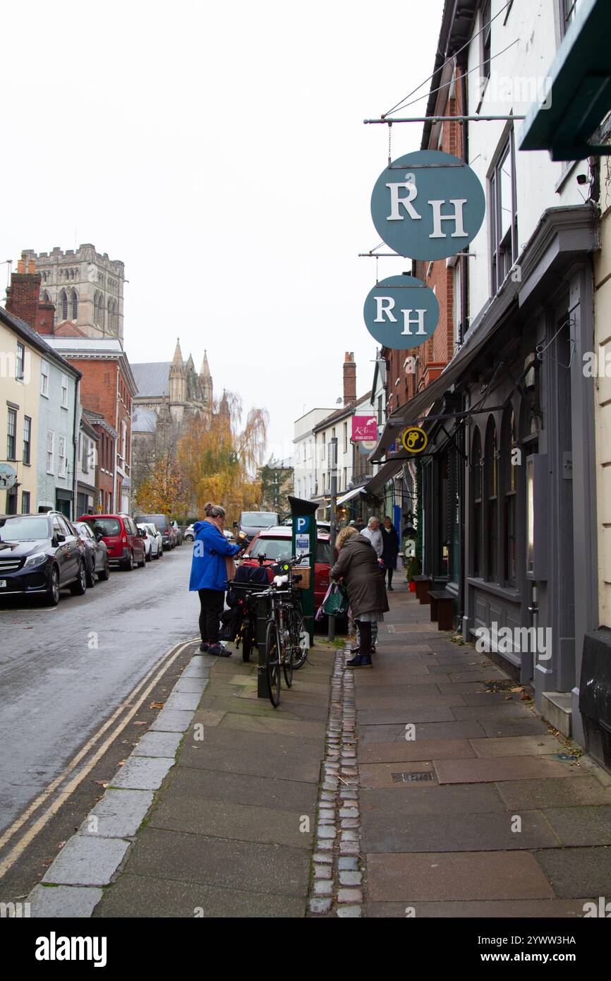 People looking for change to put in a parking meter on Upper St Giles ...