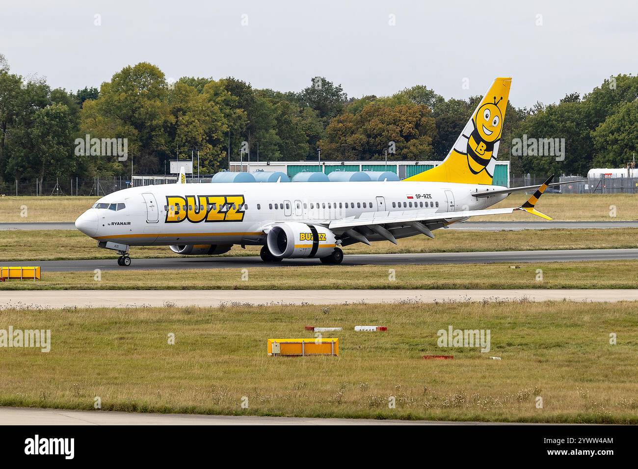 Airport buzz hi-res stock photography and images - Alamy