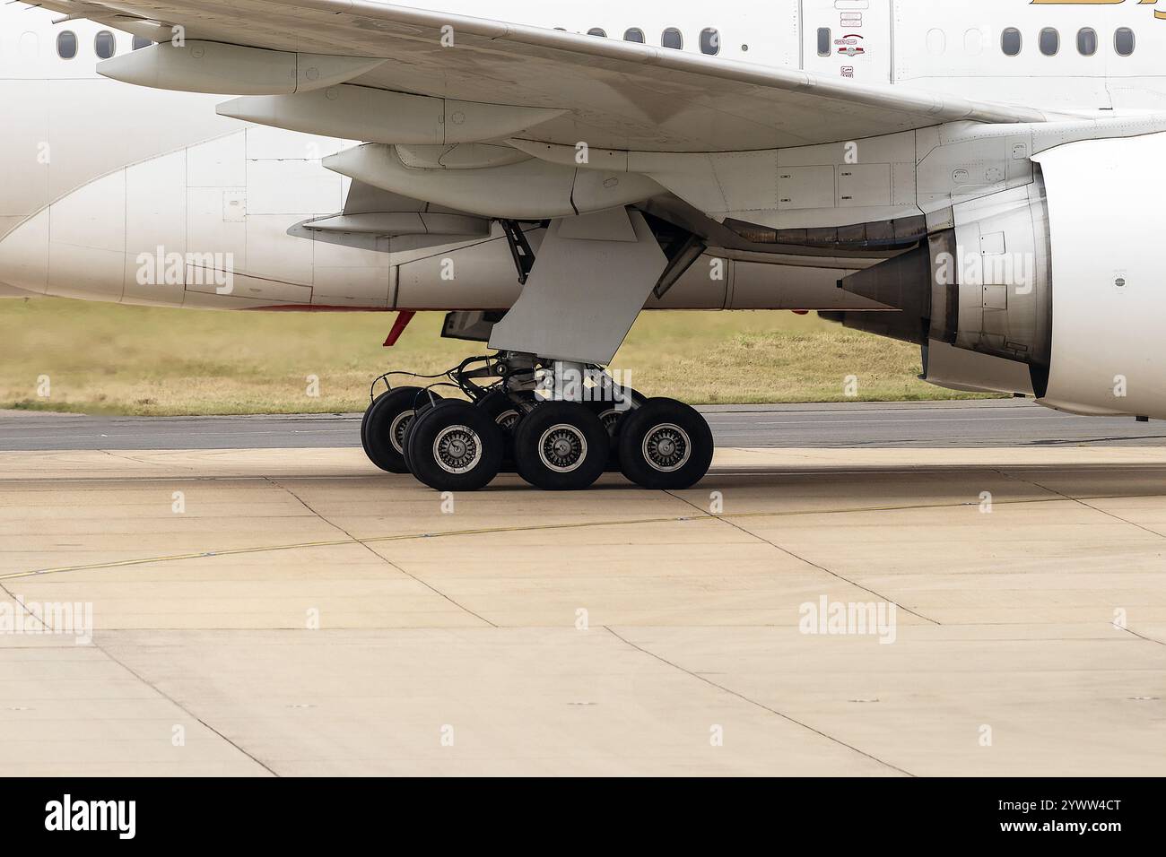 Emirates sky cargo boeing 777 cargo plane hi-res stock photography and ...