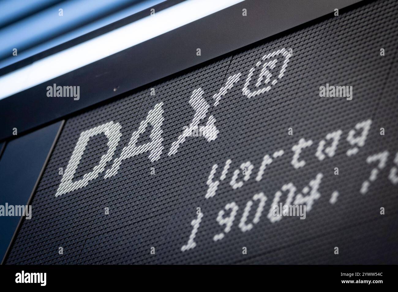 Symbolbild zum Thema Trading. Der Schriftzug DAX Deutscher Aktienindex ...