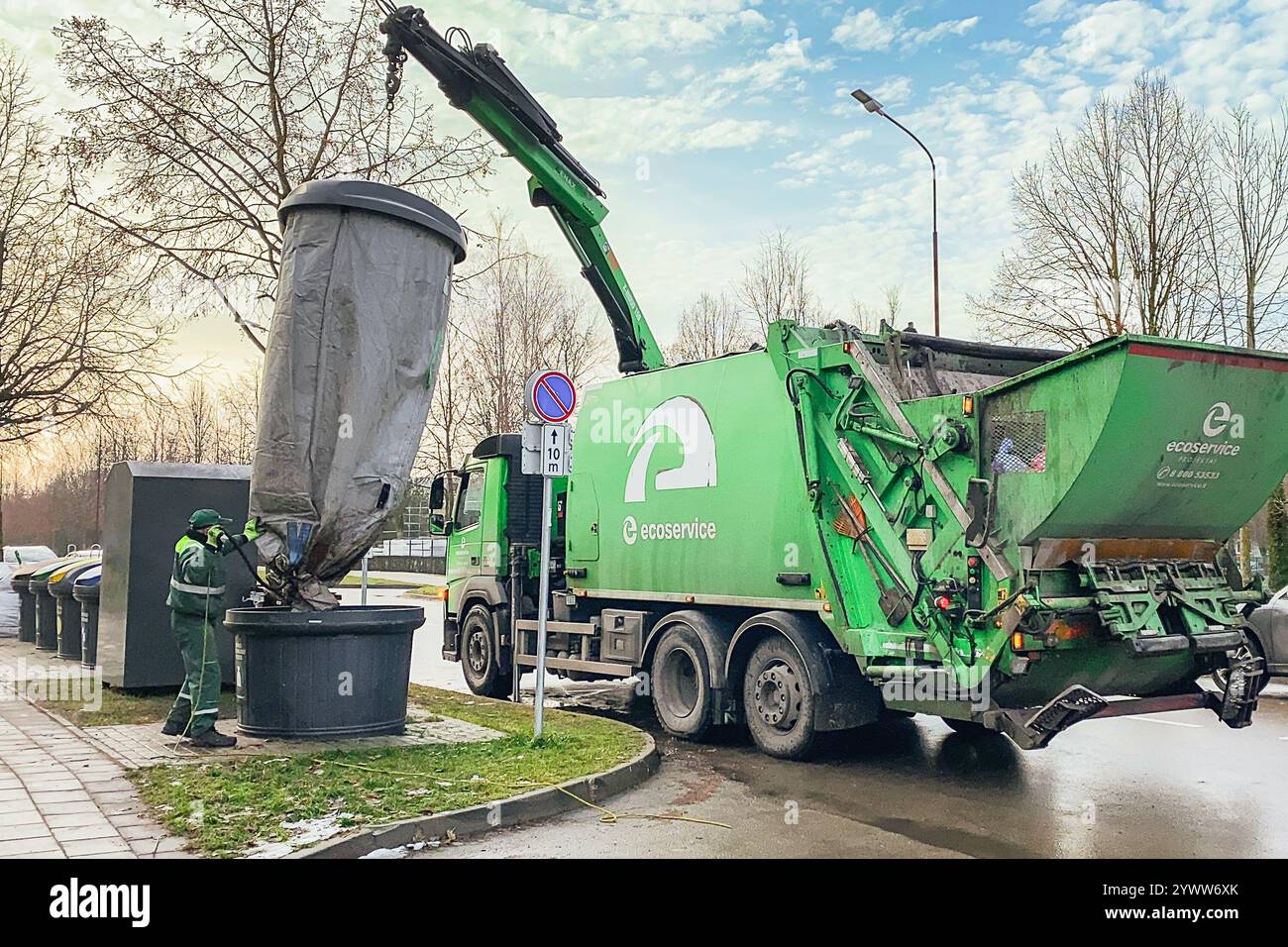 Lift green bin hi-res stock photography and images - Alamy