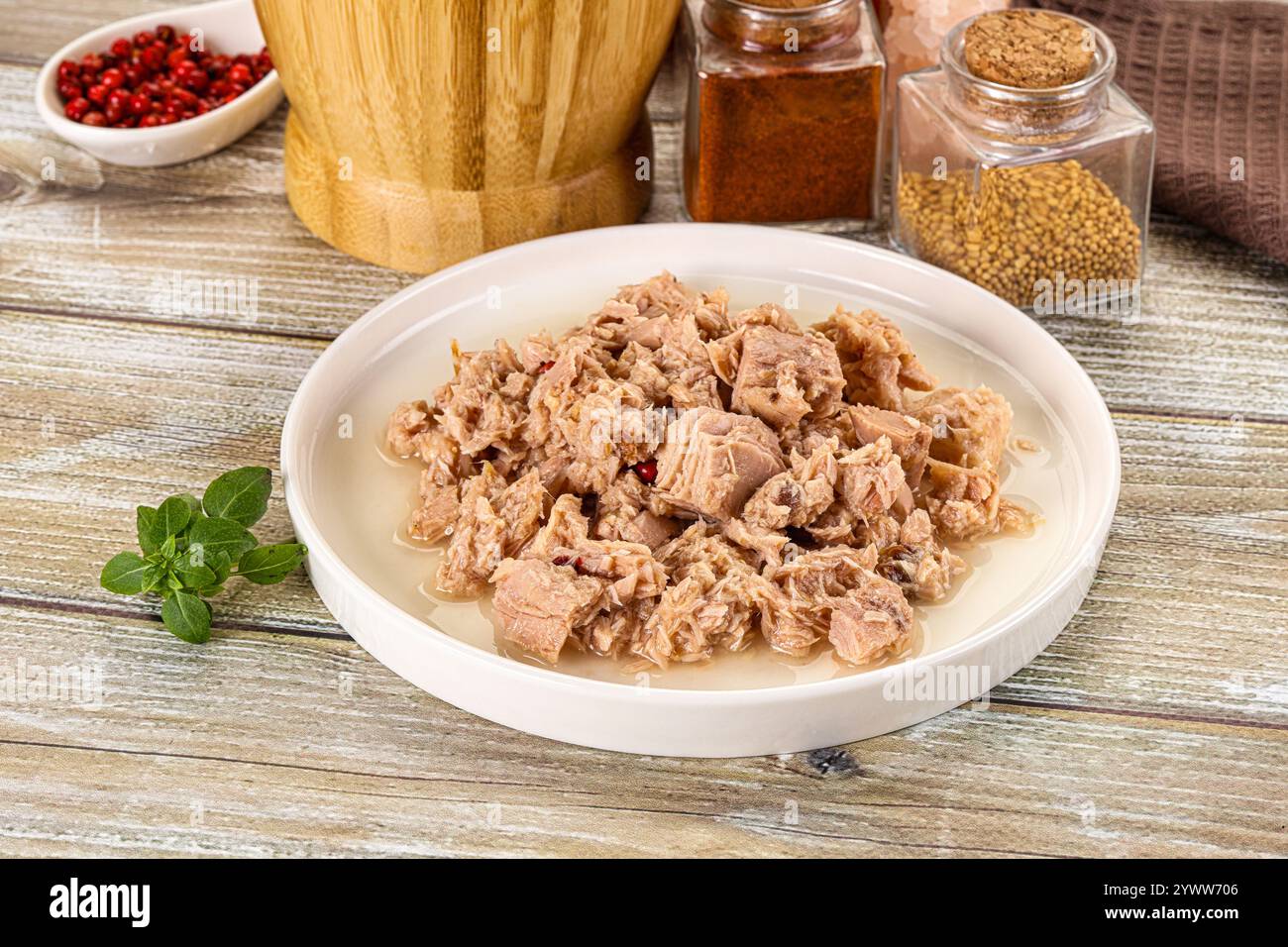 Canned tuna fish with oil in the bowl Stock Photo - Alamy