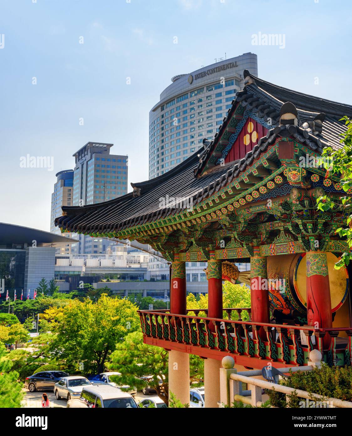 Colorful traditional Korean tile roof of Bongeunsa Temple, Seoul Stock ...