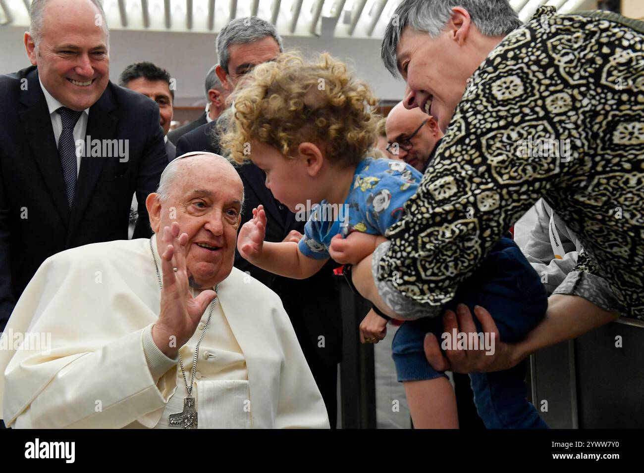 ITALY - POPE FRANCIS MEETS THE DONORS OF THE FIR TREE SET UP IN ST ...