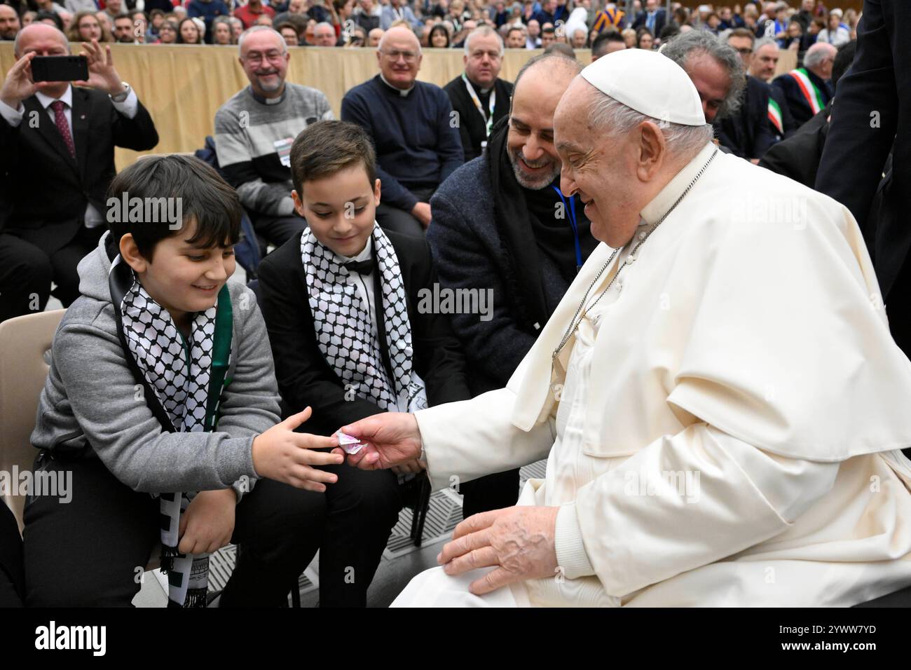 ITALY - POPE FRANCIS MEETS THE DONORS OF THE FIR TREE SET UP IN ST ...
