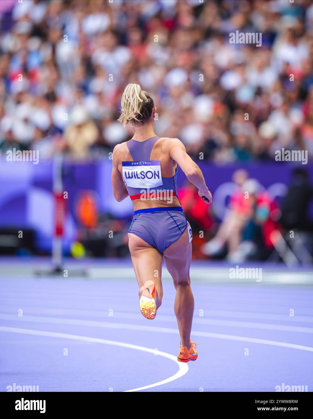 Allie Wilson participating in the 800 meters at the Paris 2024 Olympic ...