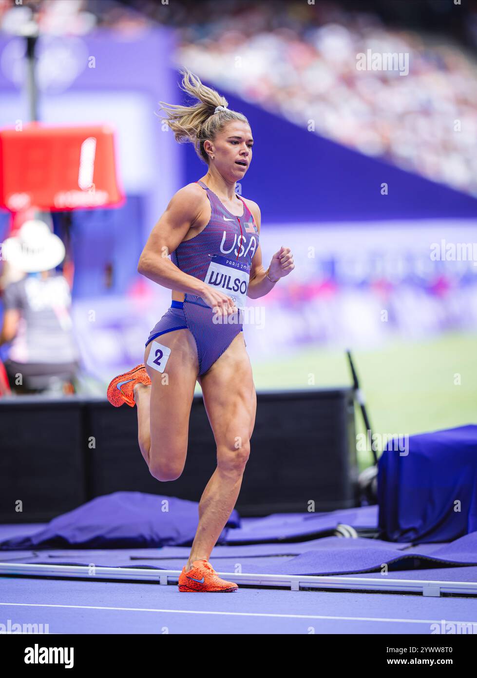 Allie Wilson participating in the 800 meters at the Paris 2024 Olympic ...