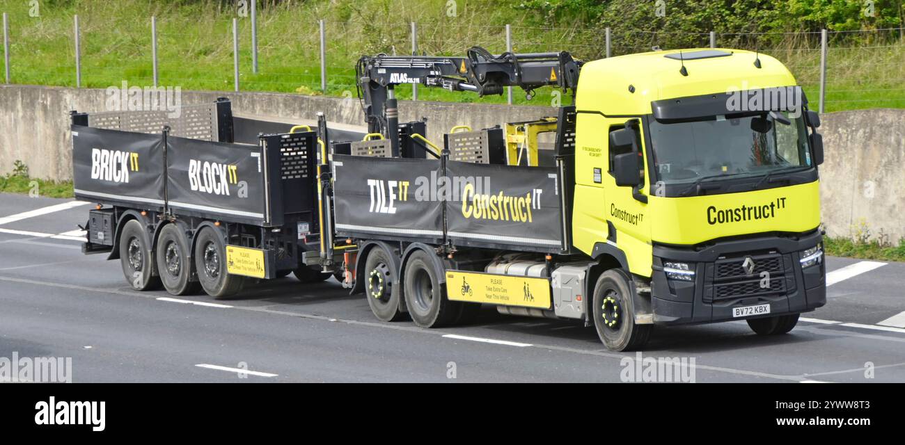 Off loading construction materials hi-res stock photography and images ...