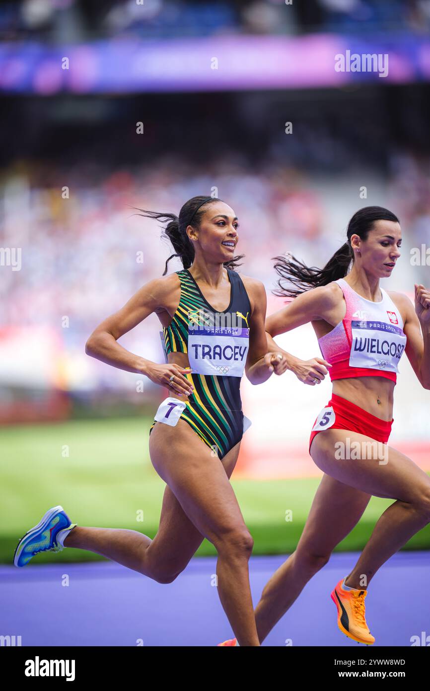 Adelle Tracey participating in the 800 meters at the Paris 2024 Olympic ...