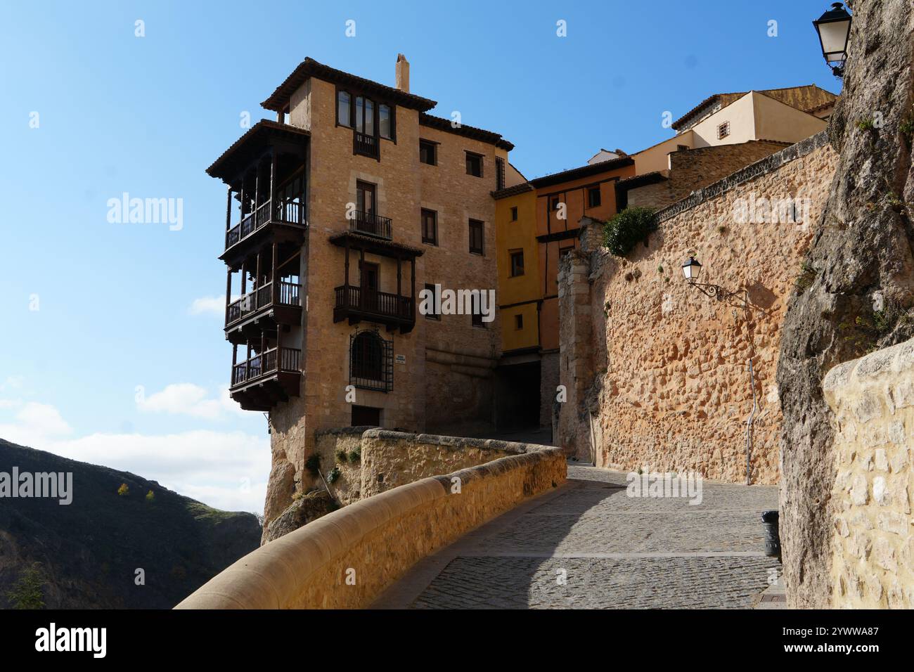 Casas colgadas hi-res stock photography and images - Alamy