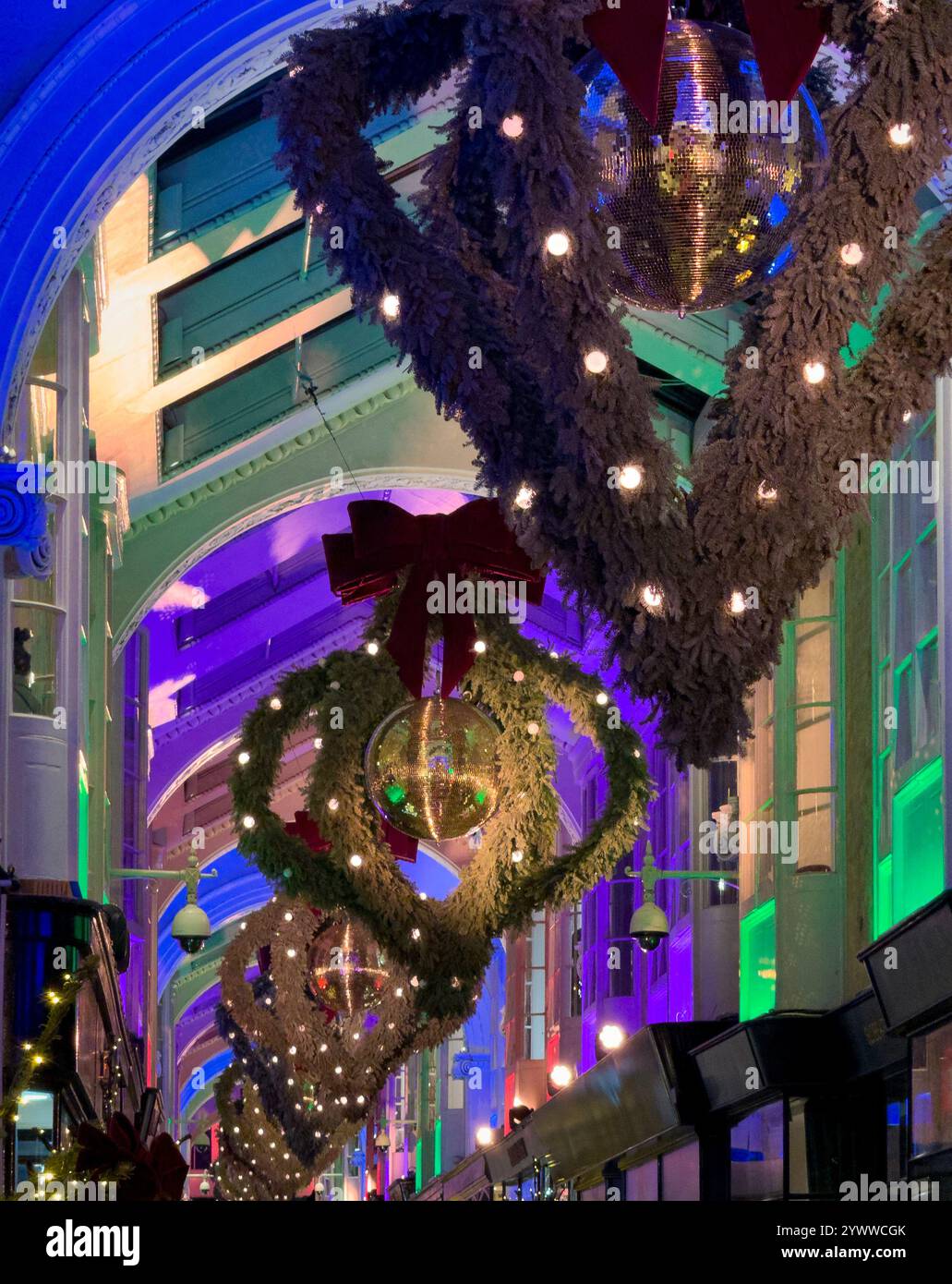 Festive london atmosphere hi-res stock photography and images - Alamy