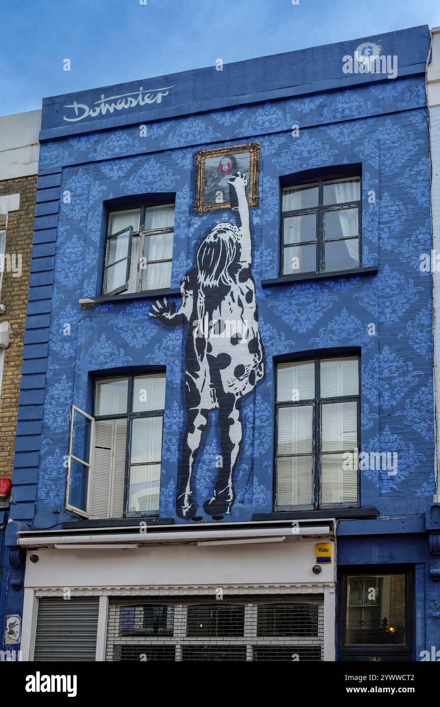 London - 17 06 2022: Facade of the art gallery "Graffik Gallery London ...