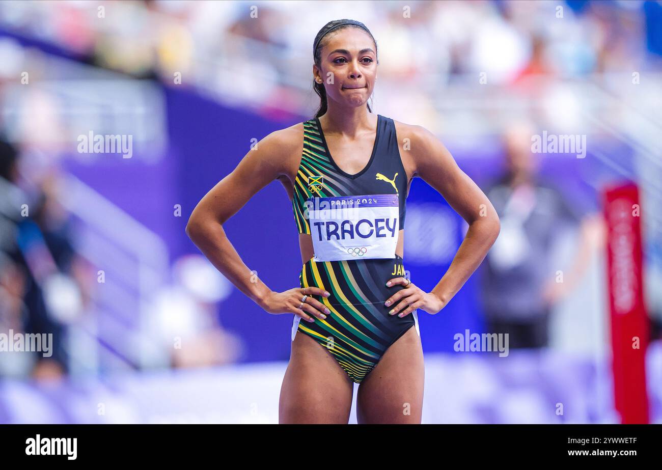 Adelle Tracey participating in the 800 meters at the Paris 2024 Olympic ...