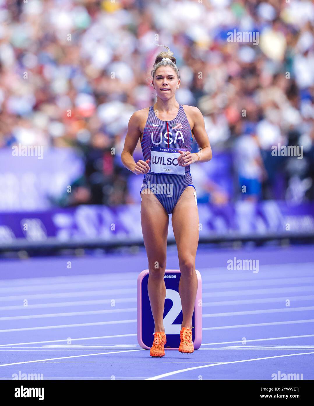 Allie Wilson participating in the 800 meters at the Paris 2024 Olympic ...